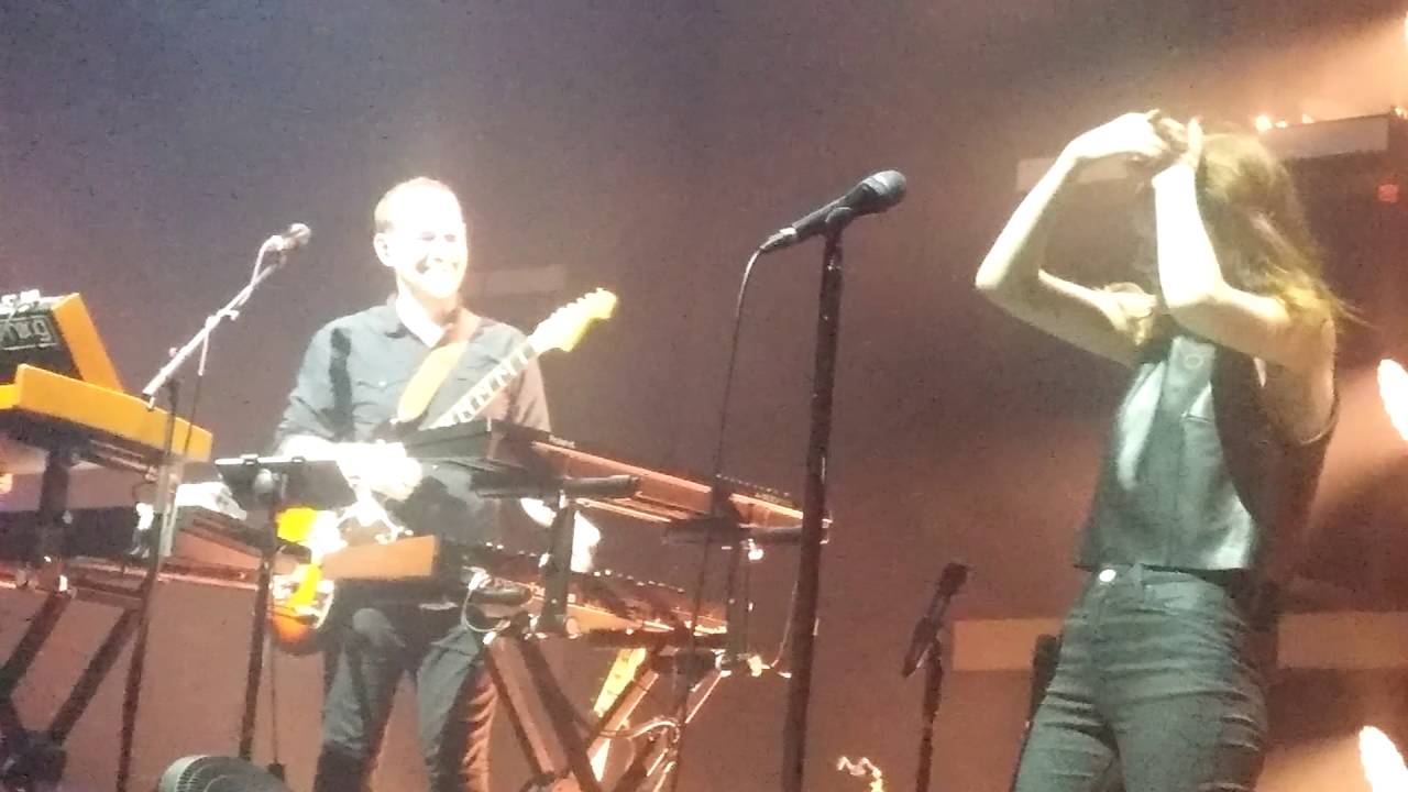 CHVRCHES Iain Cook and his unnaturally high voice (Feb 10, 2016 ...