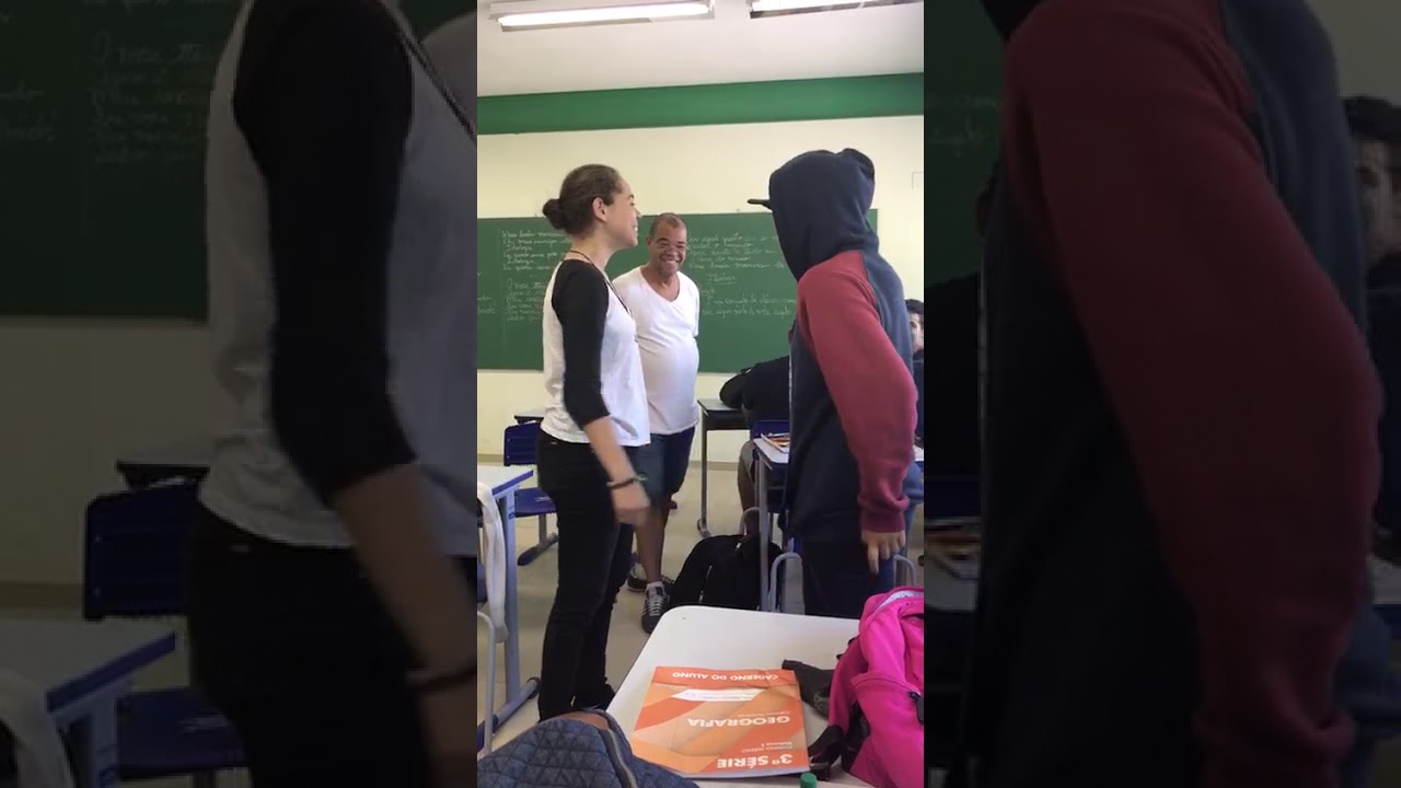 Vou cutucar seu boga | meme na escola kkkk - YouTube