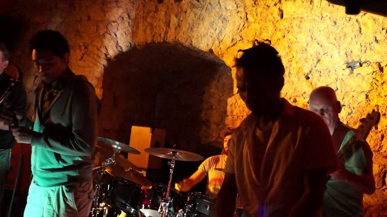 Ubuntu live: Water is life - YouTube