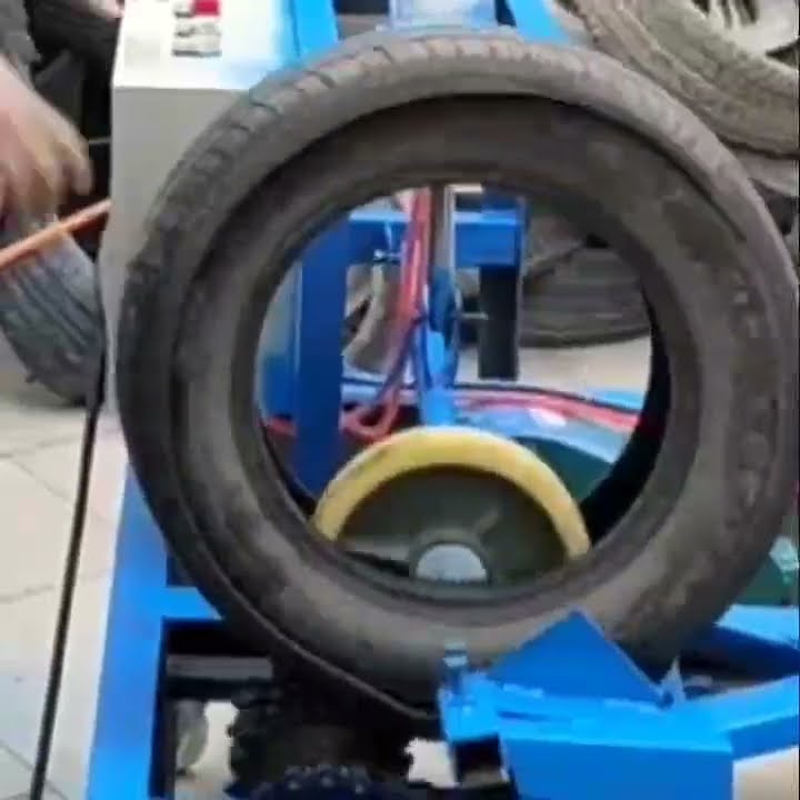 Waste tire cutting machine-waste tire processing equipment - YouTube