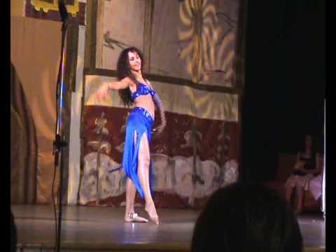 An Italian girl belly dancing 90 - YouTube