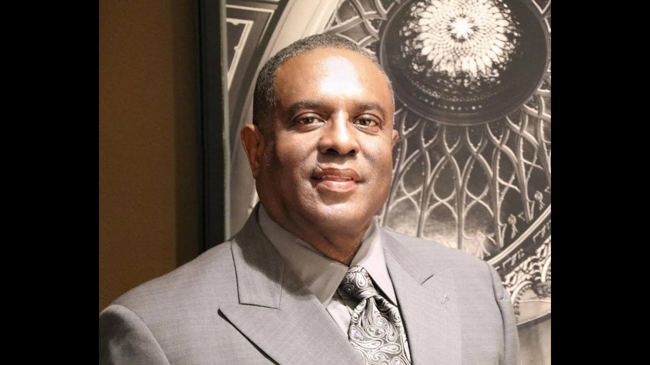 Edward Rhodes on Bobby Jones Gospel - YouTube