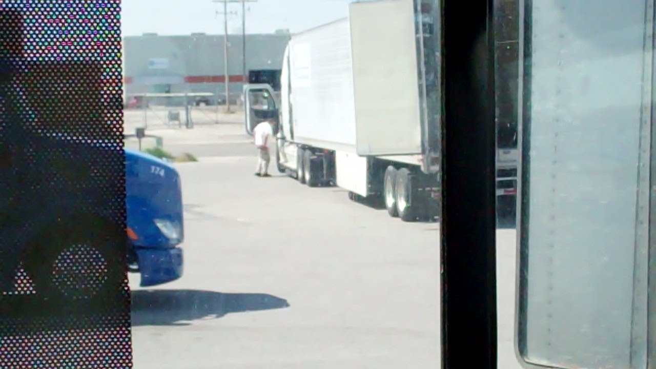 Driver Mooning Everyone - YouTube