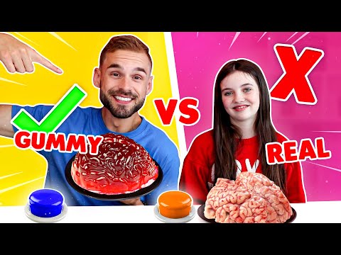 GUMMY VS REAL MYSTERY KNOPPEN CHALLENGE met GEWOON THOMAS - Bibi