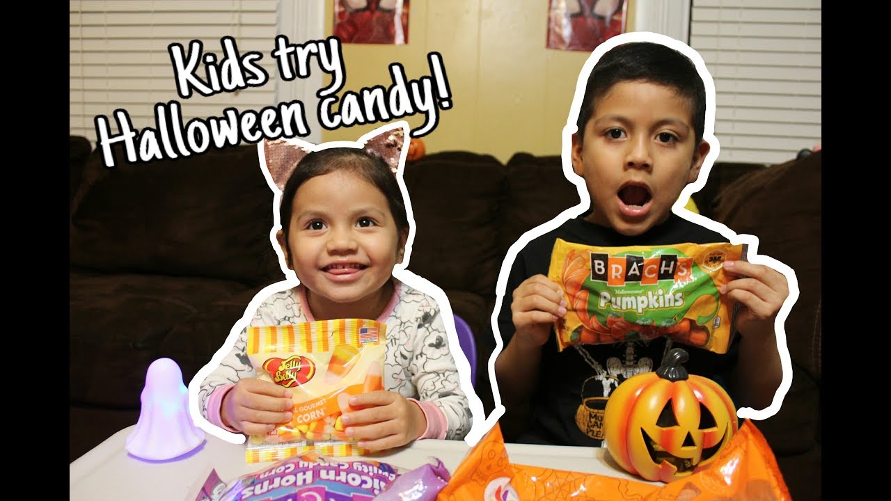 KIDS TRY HALLOWEEN CANDY - YouTube