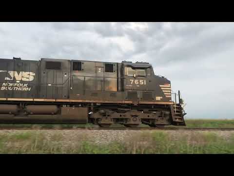 Z460-20 (NS 7651, NS 9798) @ Linden, IN - YouTube