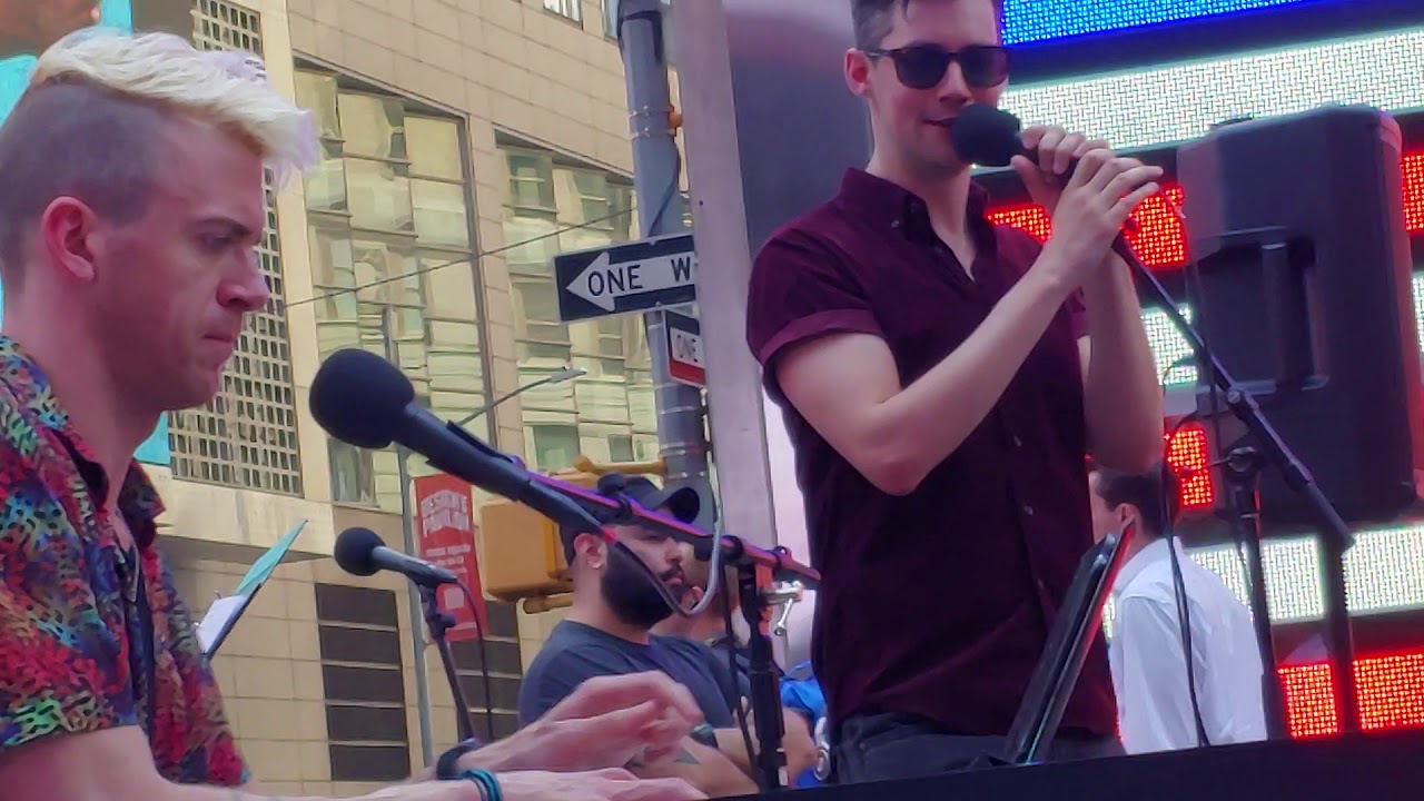 Stereo Dawn Premiere 'Stereo' at the Broadway Buskers Concert Series ...