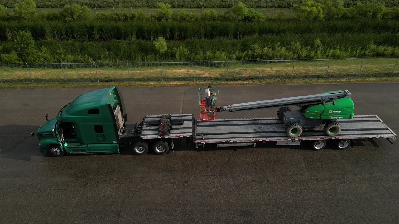 How to operate a SkyJack boom lift - YouTube