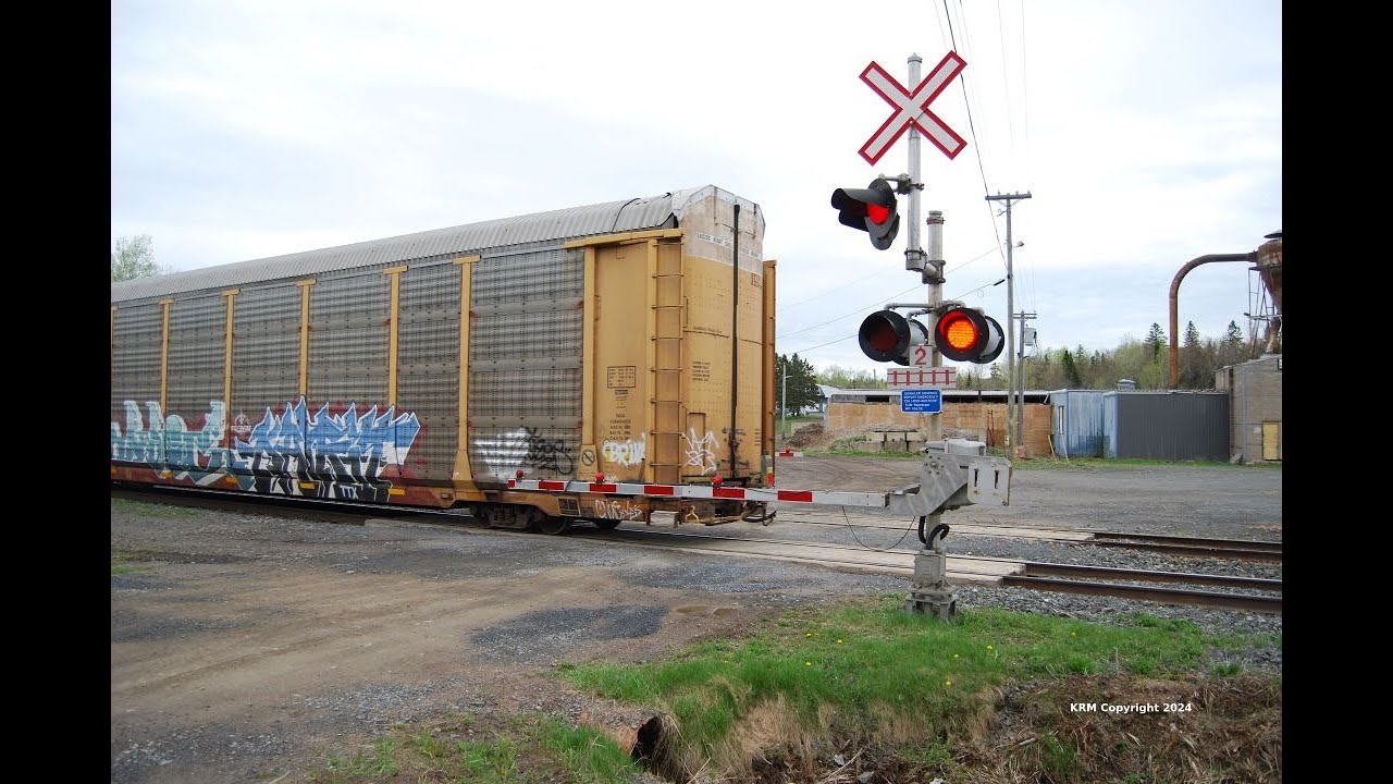 CN M305 at Napadogan NB - YouTube
