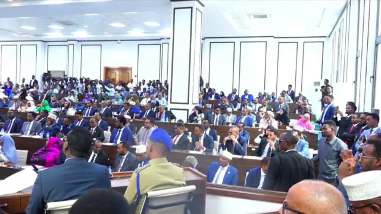 Xildhibaan Caana-nuug"Maanta kulanka Ma qabsomaayo Aqalka sare wax aan ...