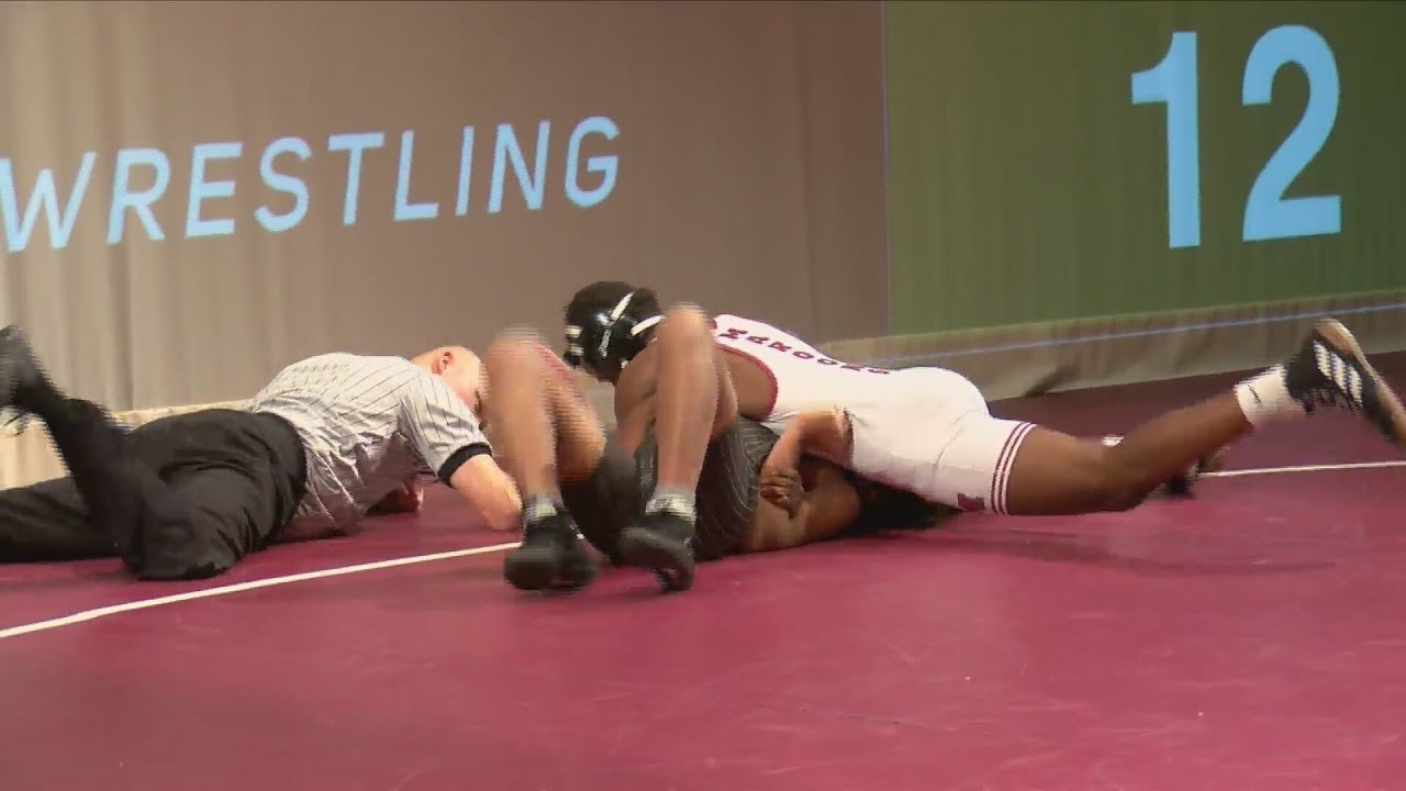 Moline Wrestles Galesburg in Auditorium; splitting girls and boys matches - YouTube