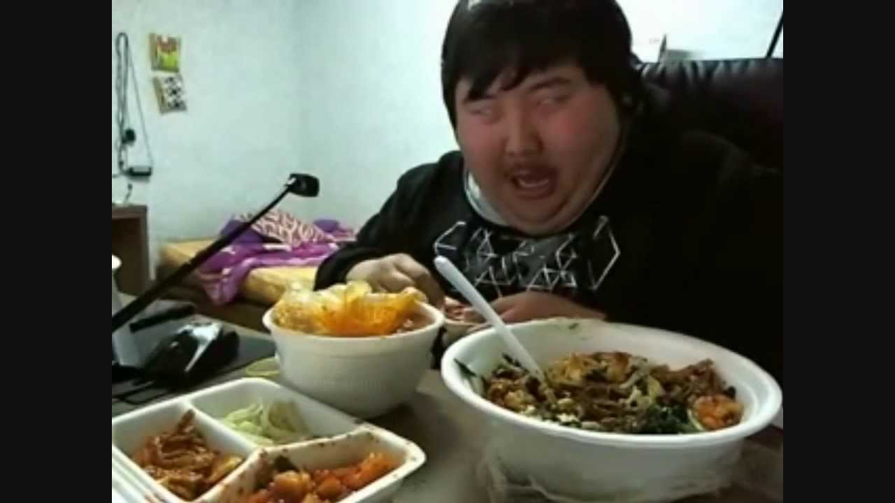 Korean Man Guy Loves Food - YouTube