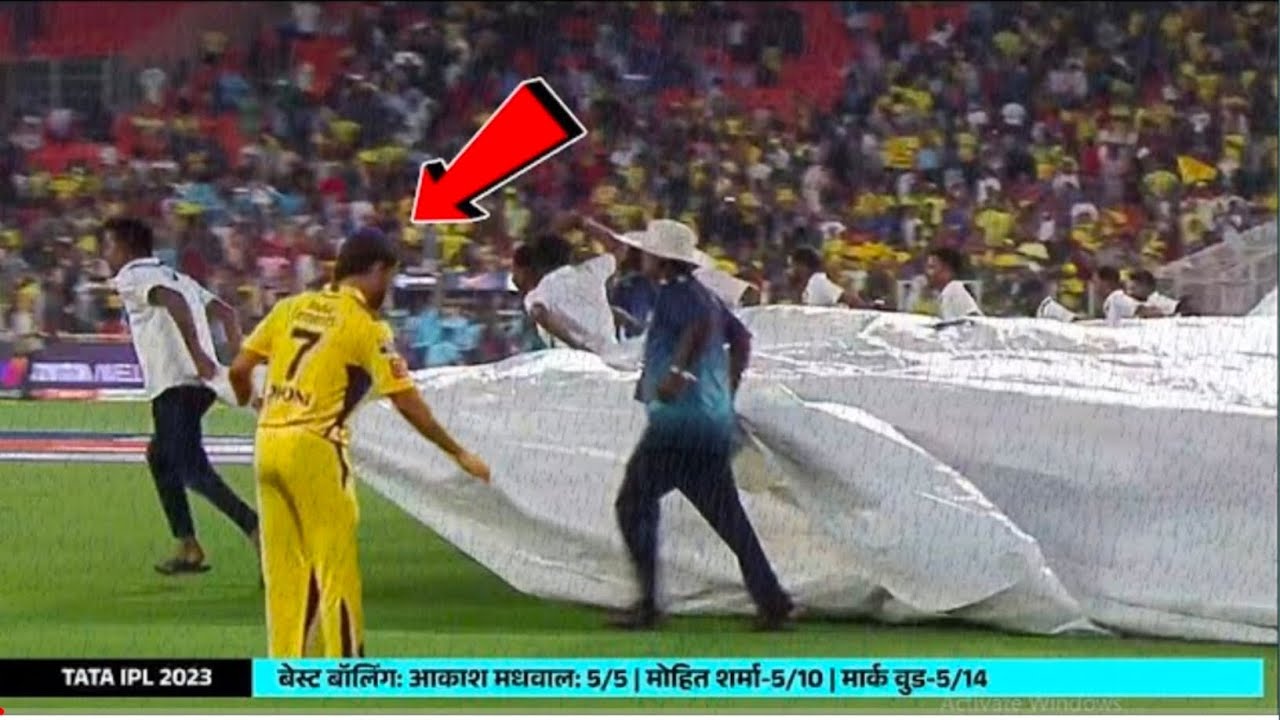 MS Dhoni Helping Ground Staff During Rain Win Everyone Hearts in GT vs ...