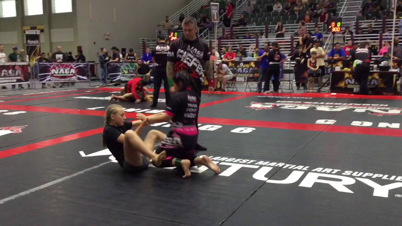 Emily the Showstopper Ohr Jiu jitsu - YouTube