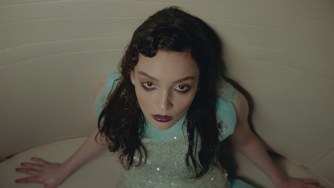 Lauren Mayberry - Are You Awake? (Clipe Oficial) LEGENDADO - YouTube