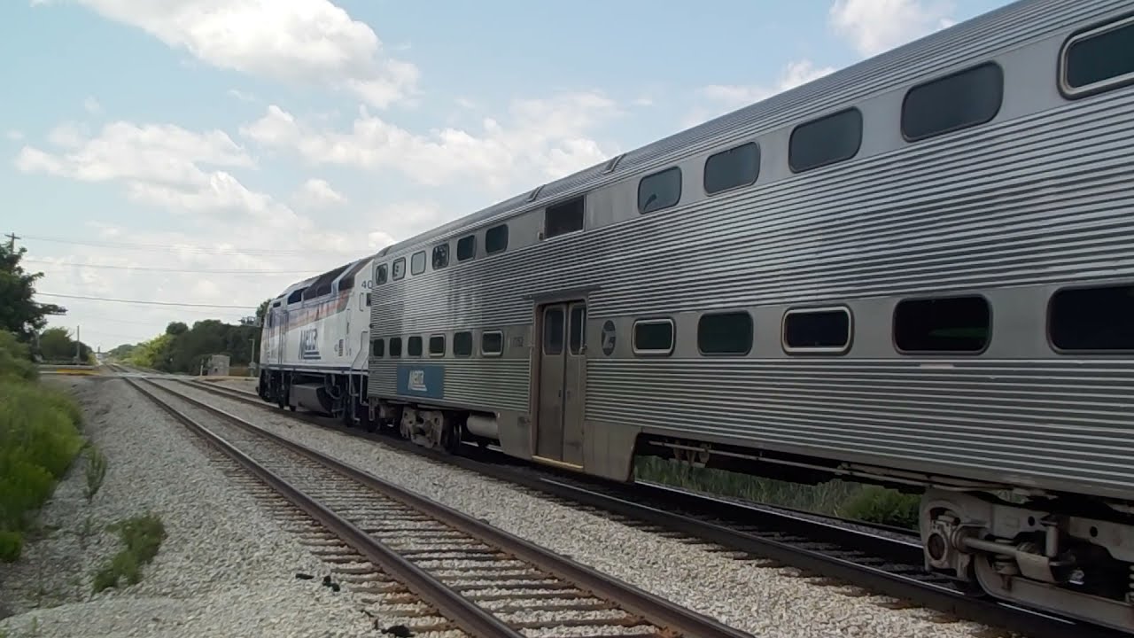 Metra MP36 402 south at Tinley Park 80th ave - YouTube