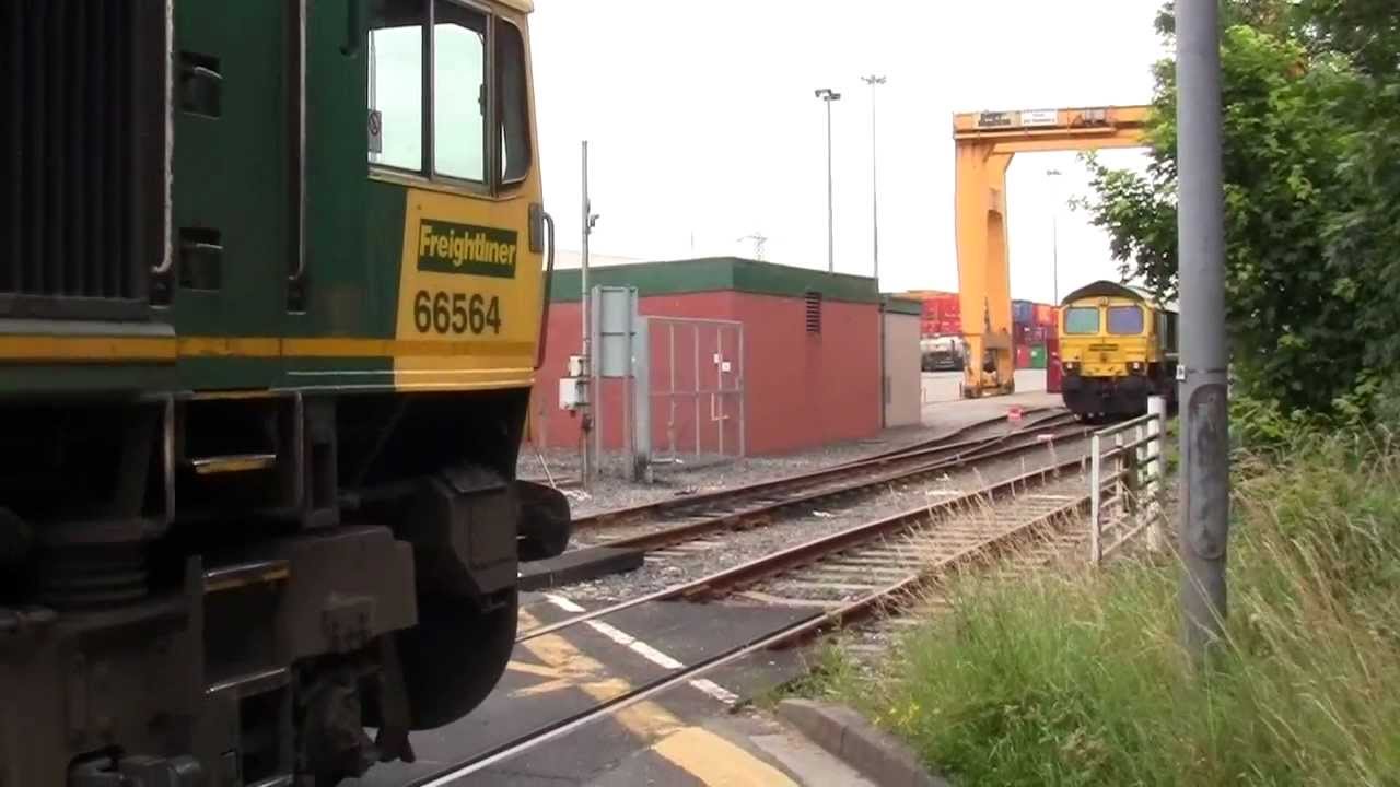 class 66 66564 @ Wilton (teeside) freightliner terminal 25/07/11 - YouTube