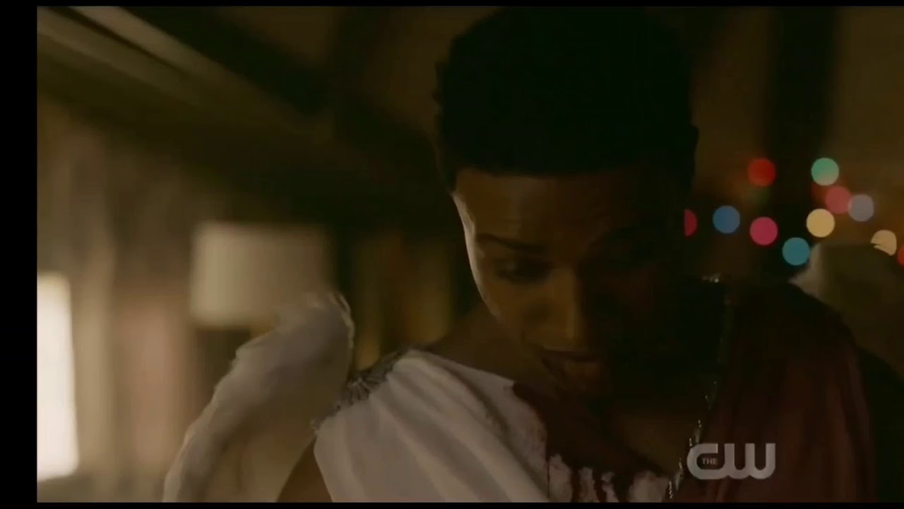 Legacies 2x11- Landon saves Hope from Pothos - YouTube