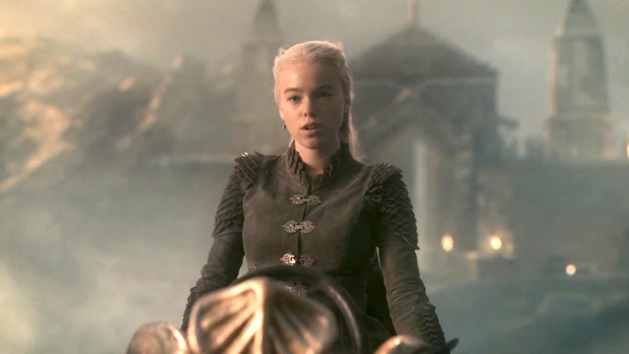 Rhaenyra Arrives In Dragonstone On Syrax - YouTube