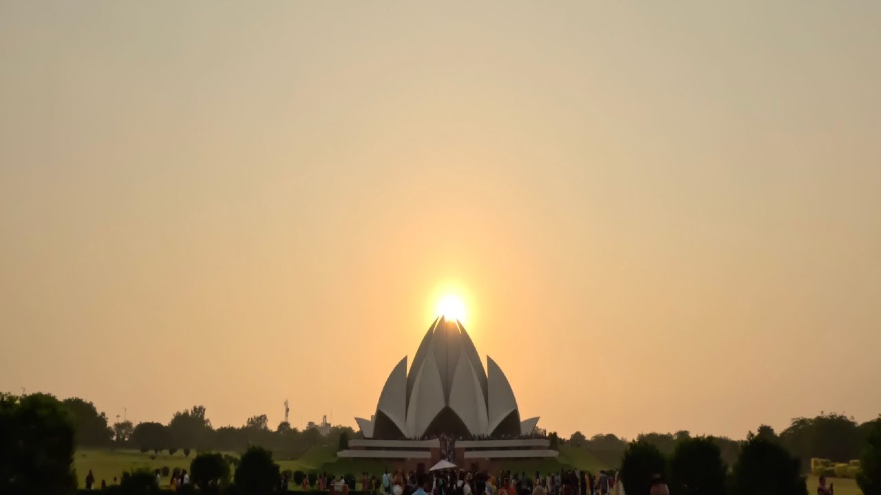 Cum au construit indienii o cladire in forma de floare denumirea ei ...