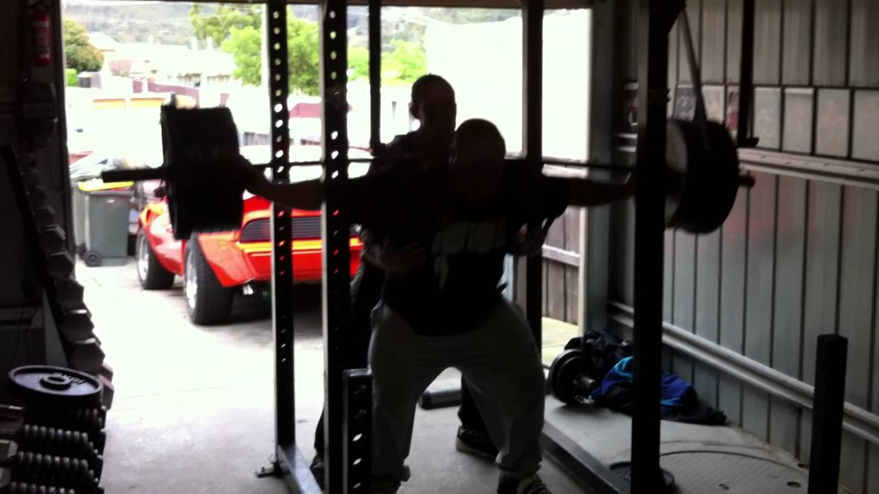 Wayne Howlett 260kg 6 reps RAW Squat.MOV - YouTube