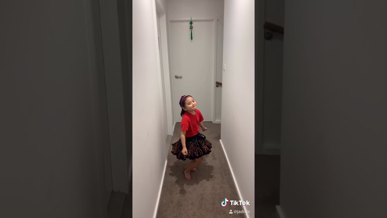 Alexis tiktok dance - YouTube
