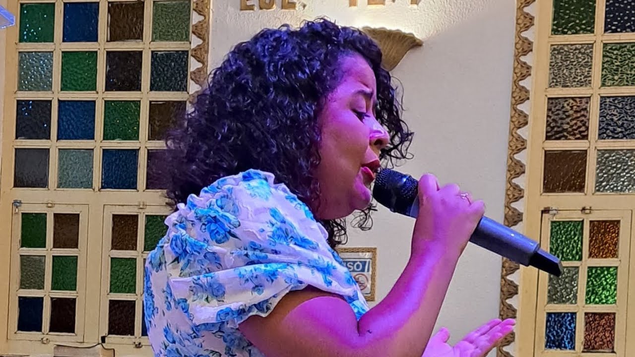 A Ti eu cantarei do fundo da minha alma, não importa o que venha sobre ...