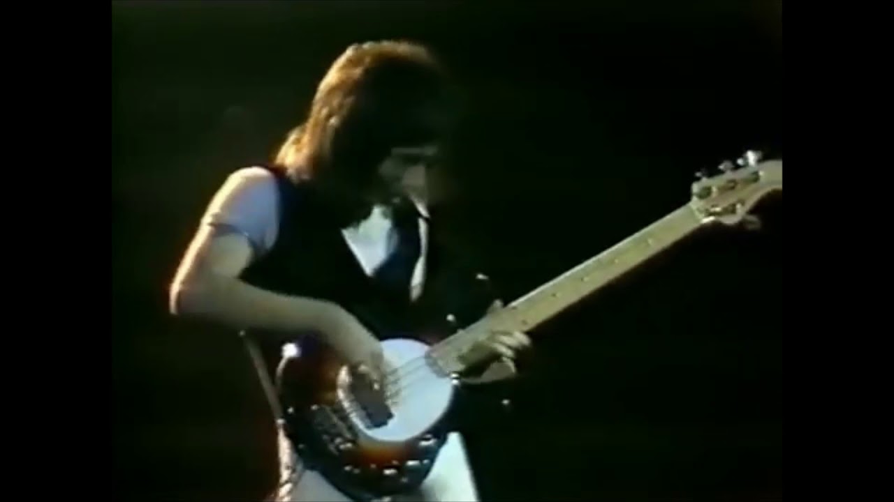 Queen Liar Bass Solo (Live in Earls Court 1977) Surprise video - YouTube