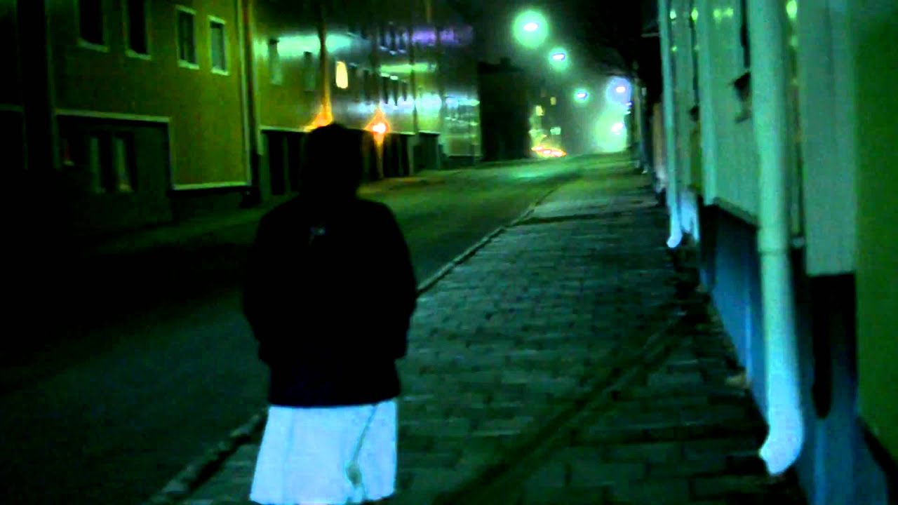 Fyllis + 2 tjejer i bil - 00:54. 22 april 2011 - YouTube