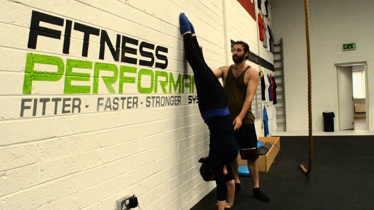 How to Balance a Handstand: Heel pulls - YouTube