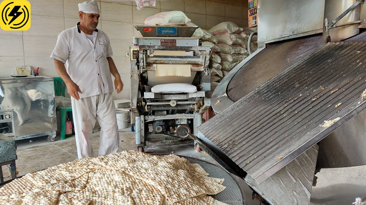 Amazing! Baking Hot Bread | Fresh & Daily - YouTube