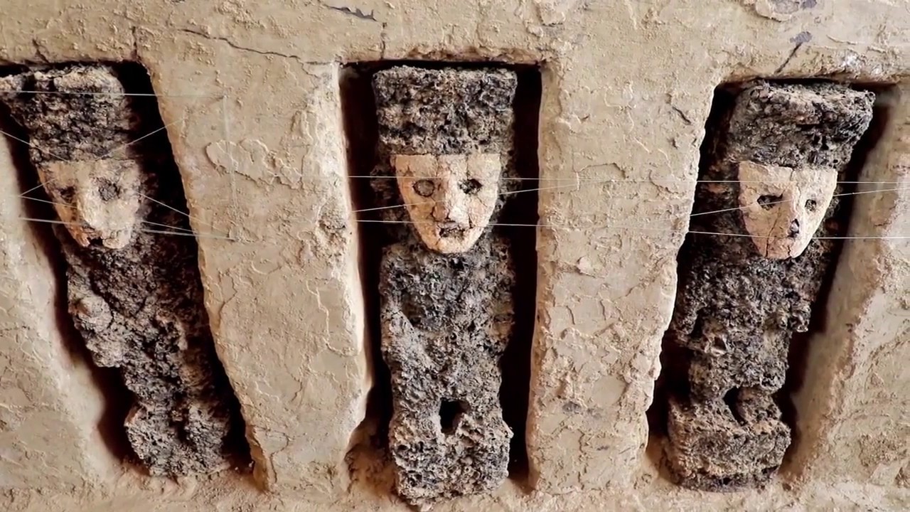20 Ancient Chimú statues discovered at Chan Chan - YouTube