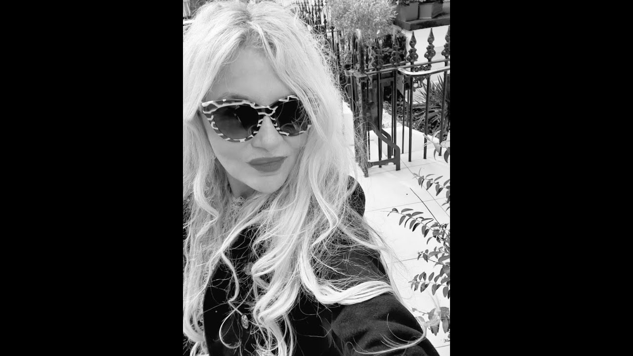 Dr Maria Harriet Stack sings along with Kenny Rogers for Justice for Dr ...