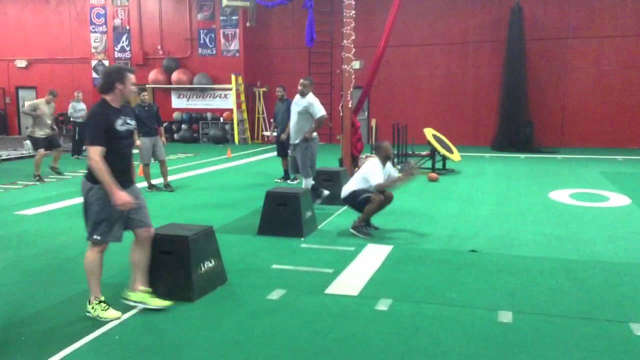 Single leg split stance box jump w/ knee pull - YouTube