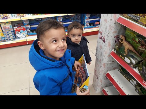 Toyzz shop da çeşit çeşit dinozorlara baktik.  eğlenceli çocuk videosu. #fatihselim #pepe #niloya