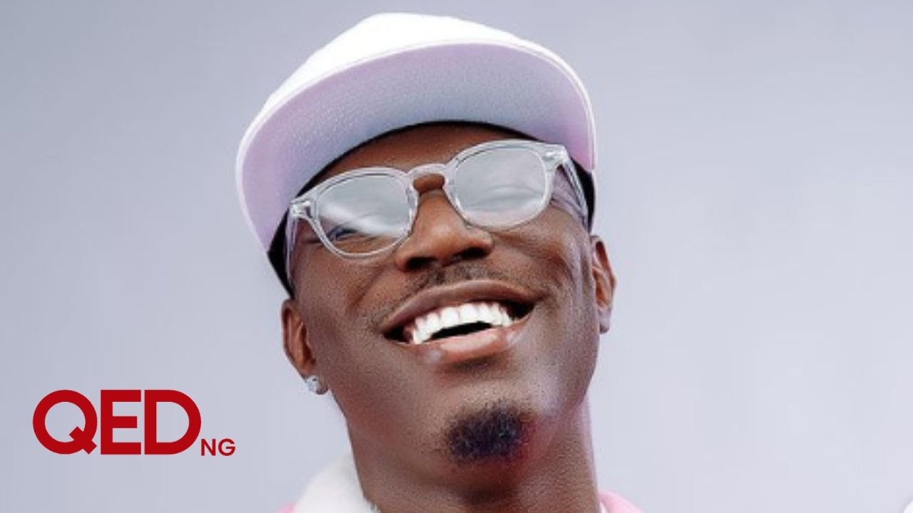 Spyro sings praise and worship on stage after winning Headies for ...