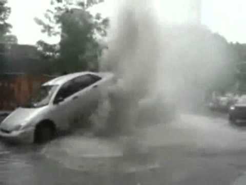 Montreal Canada Street's Manhole Erupts Durning a Strom - Like a Geyser ...