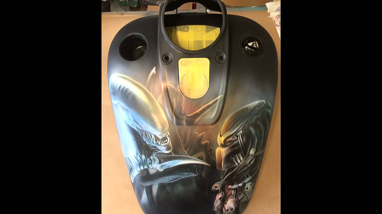 airbrush alien versus harley - YouTube