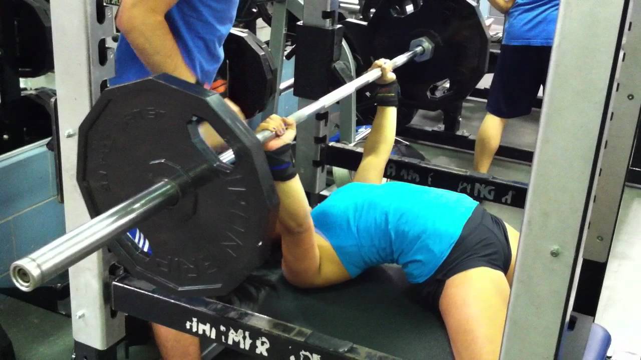 Cheryl Licon 135 lb Bench - YouTube