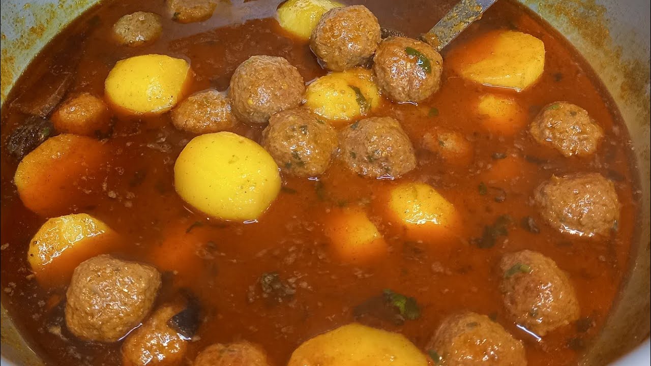 Easy and simple recipe koftay Aaluo | potato with meat ball | zainab's ...