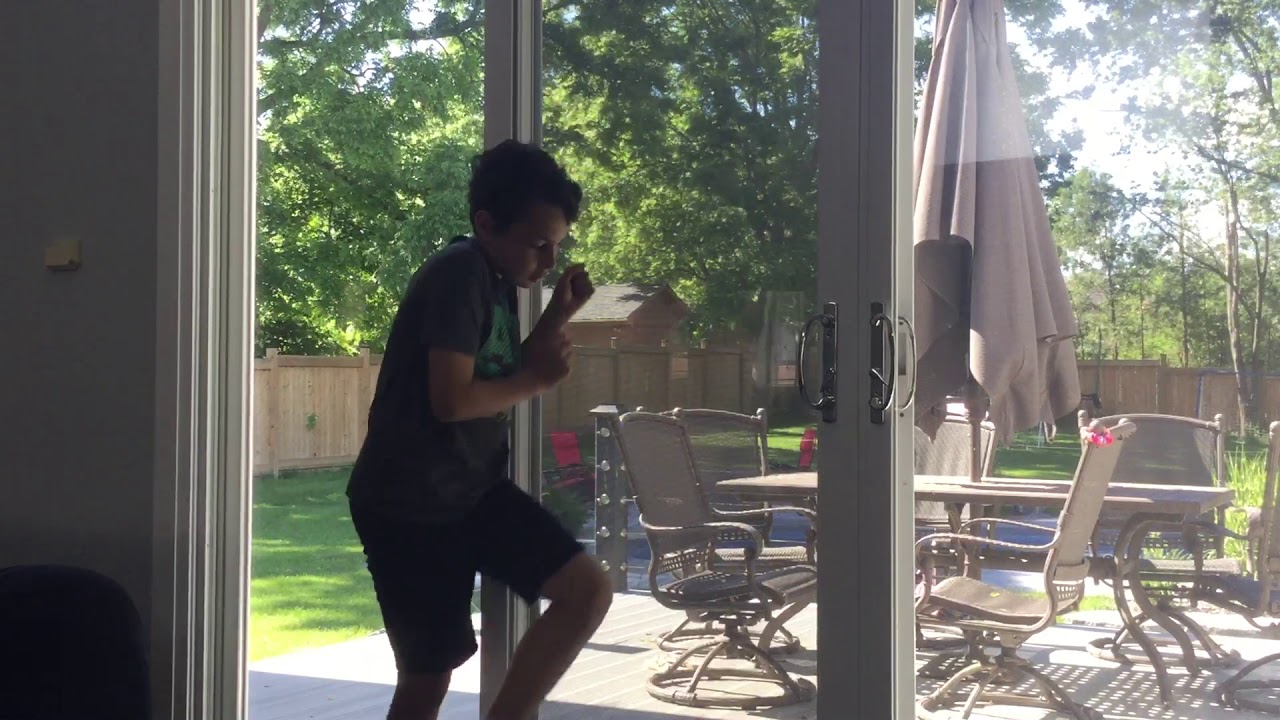 Kid jump through door - YouTube