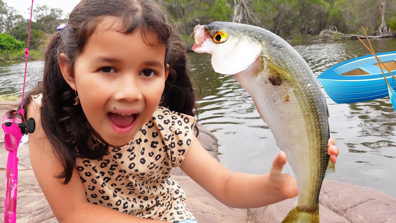 FISHING with ZOE Catching FISH with DAD and BUG HUNT WALK BRIDGE! - YouTube