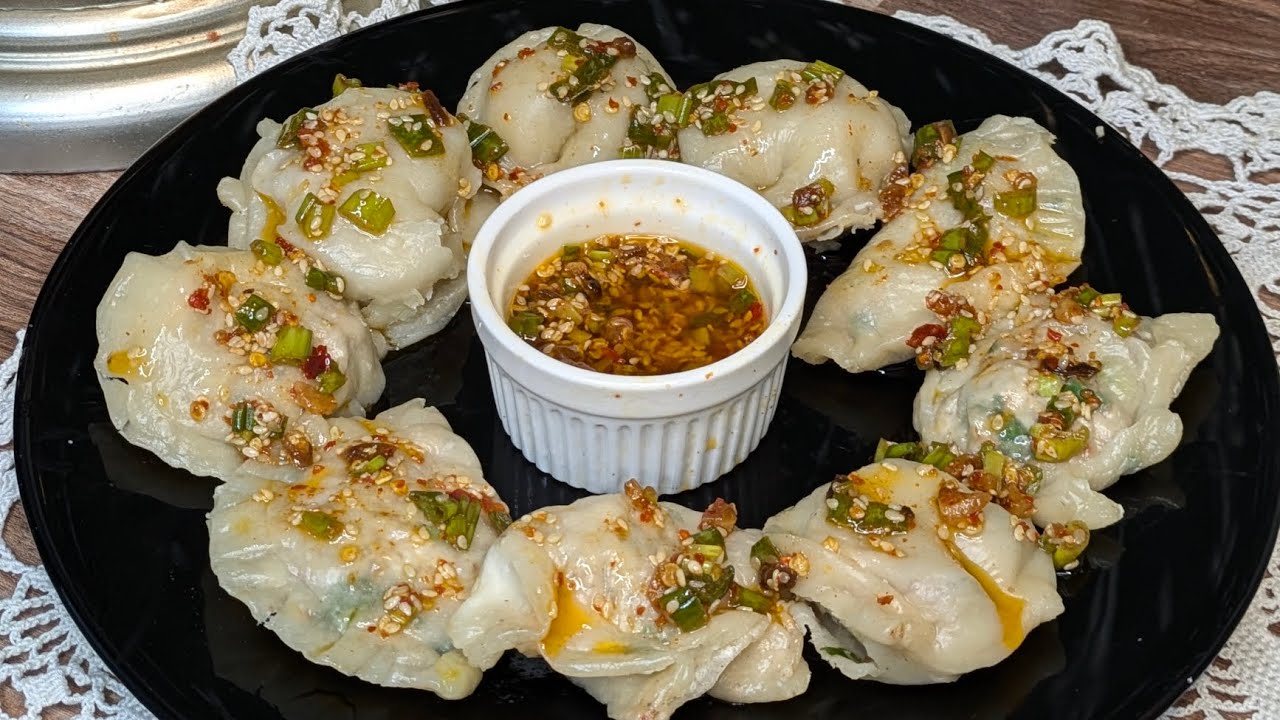Chicken Momo's With Chilli Oil Recipe|Dumplings With Chilli Oil|Steamed ...