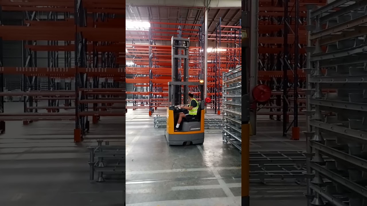 como aprender a carretillero retráctil mozo de almacén - YouTube