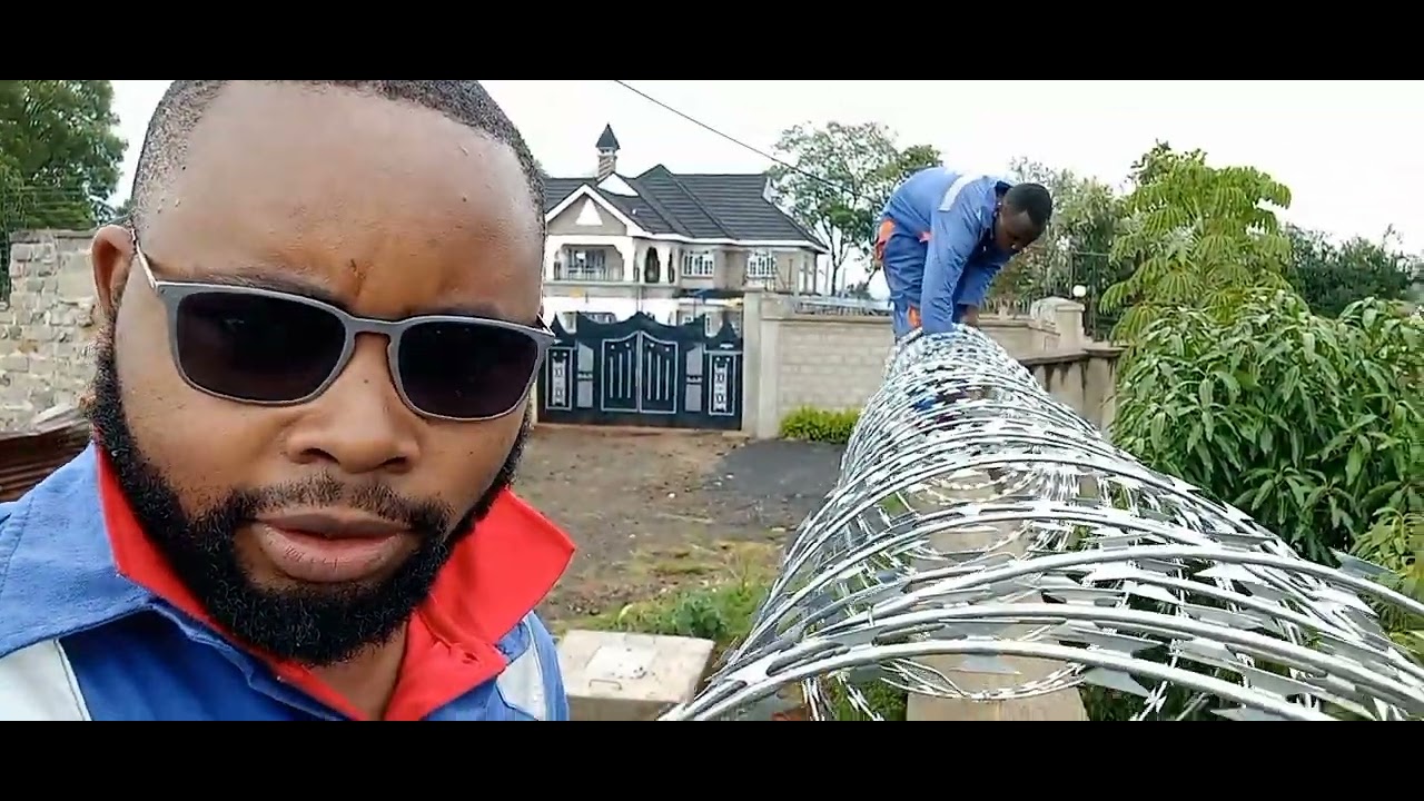 Razor wire installation tips 👌 on how to mount it - YouTube