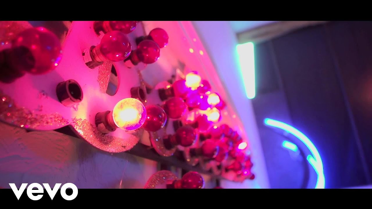 Foxes - Making The Album -- Stripped -- (VEVO LIFT UK) - YouTube