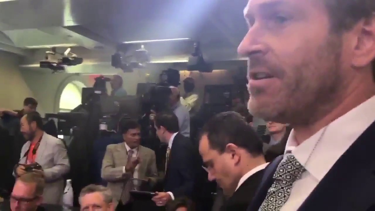 Michael Cernovich confronting Mainstream Media about not cover the ...