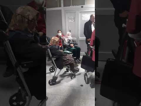 hastanelerde skandal insanlar perisan görevli doktor hemsire ve calişanlarin umrun da degil.
