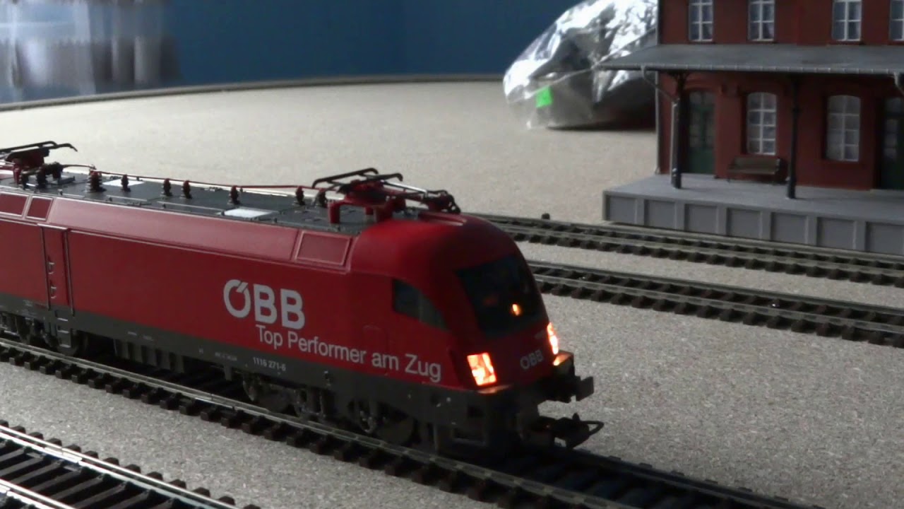 Locomotiva electrica Taurus - YouTube