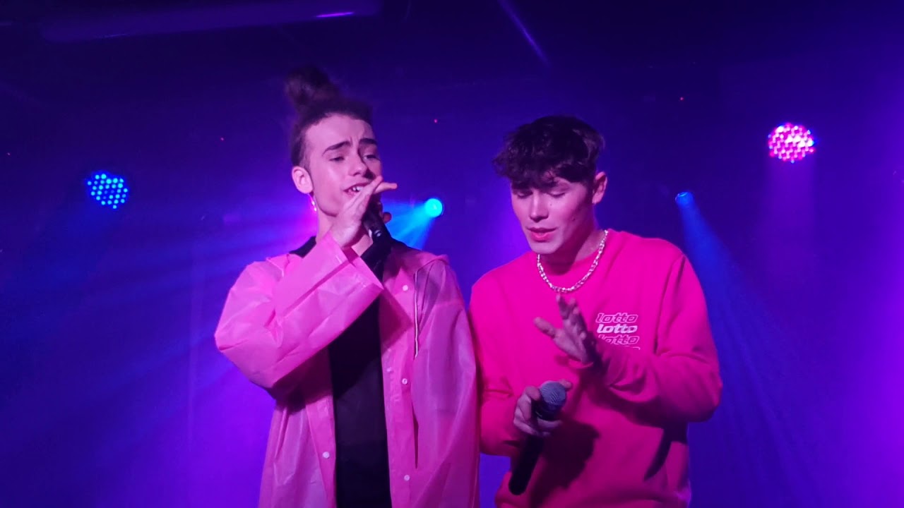 United vibe- Sticks and stones and mobile phones nuneaton boyband tour ...